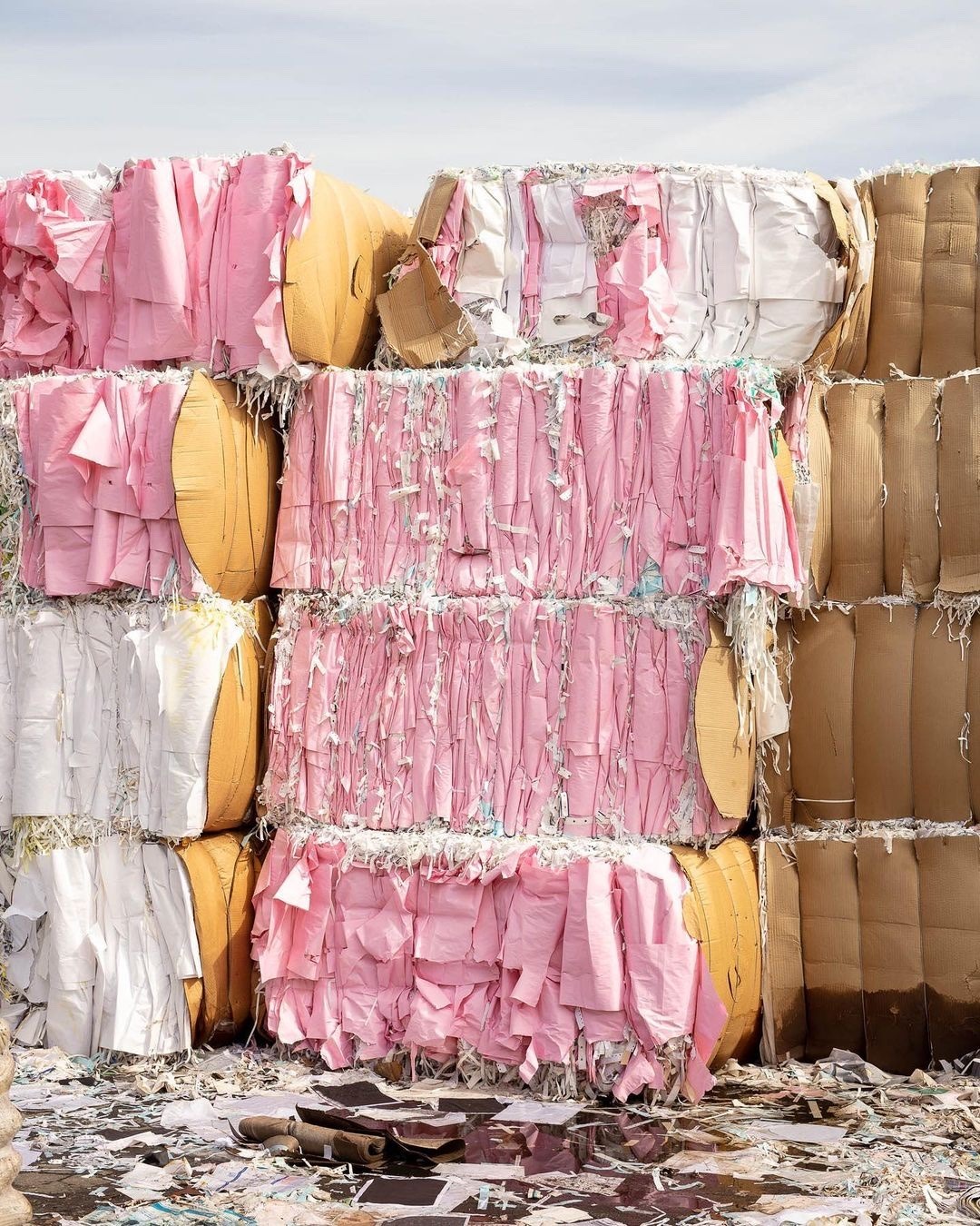 Ny lag om textilavfall: En enkel guide för att sortera och lämna rätt - Medveten Konsumtion